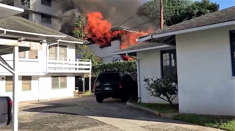 Pre-arrival video: New Jersey two-alarm house fire - Statter911