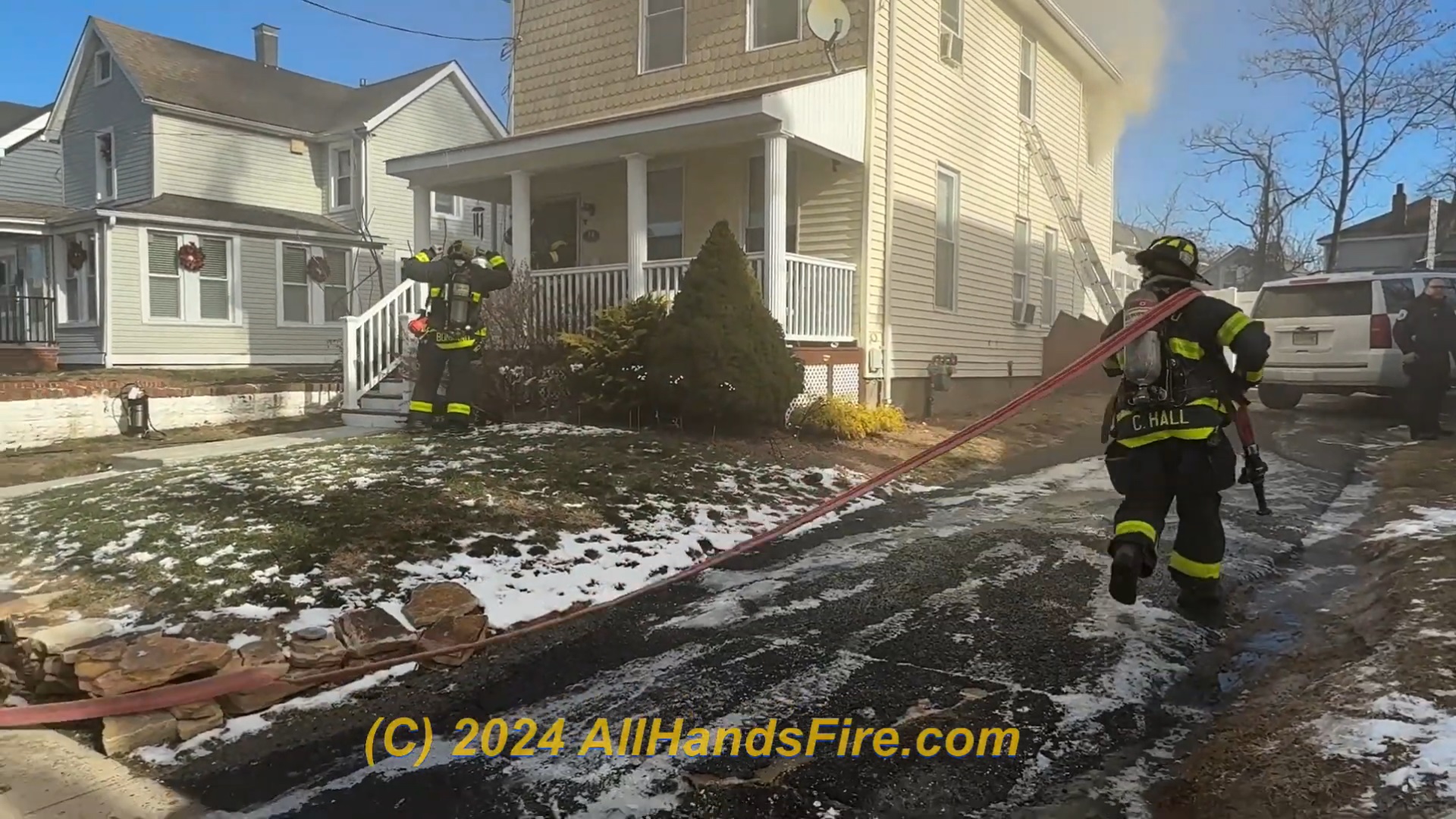 Arrival video from NJ house fire - Statter911